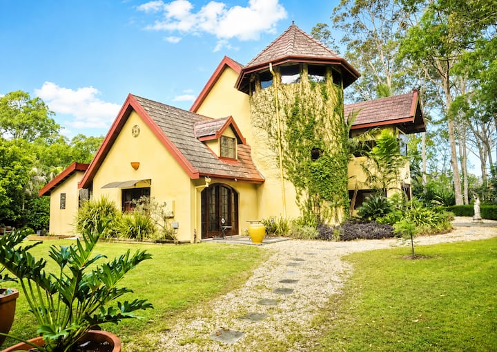 A Castle Stay "Eakin House" French Room - Taree