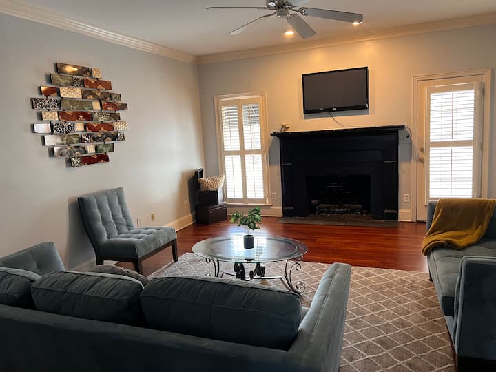Elegant 2br Retreat In Albany | Stylish Comfort - Albany, GA