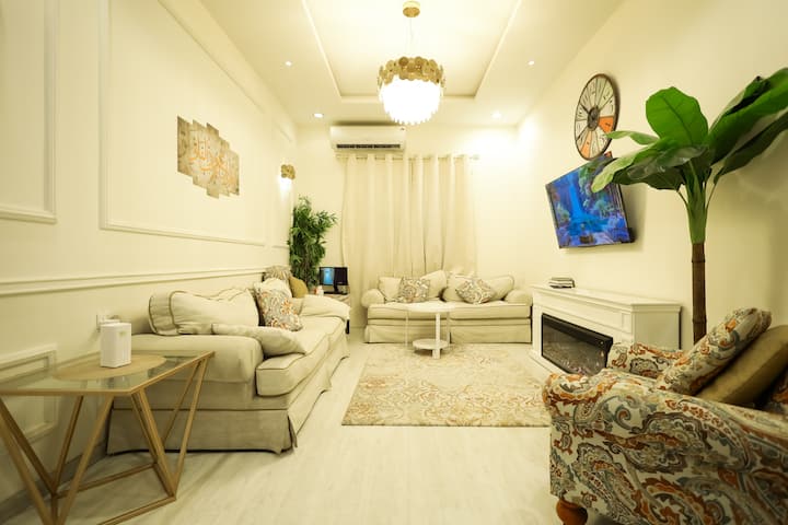 4br Family Villa With Yard & Fireplace - Riyadh