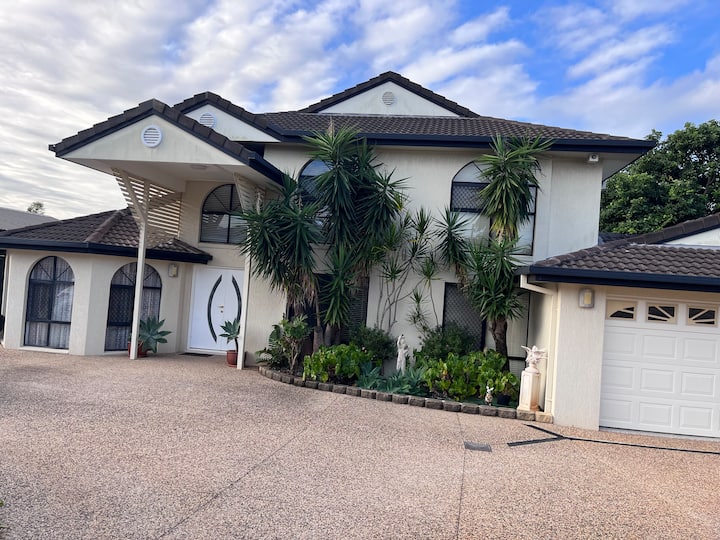 Luxury Family Retreat With Pool - Brisbane