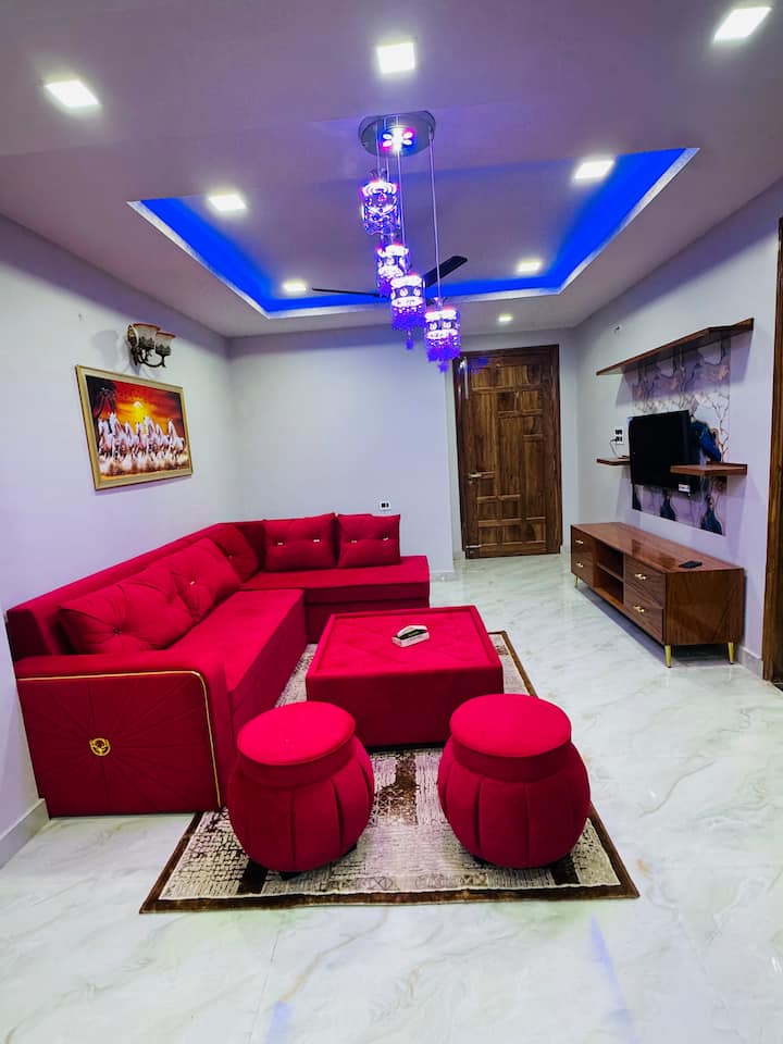 Redrose Entire Palace Luxury 3bhk Flat Gomti Nagar - Lucknow