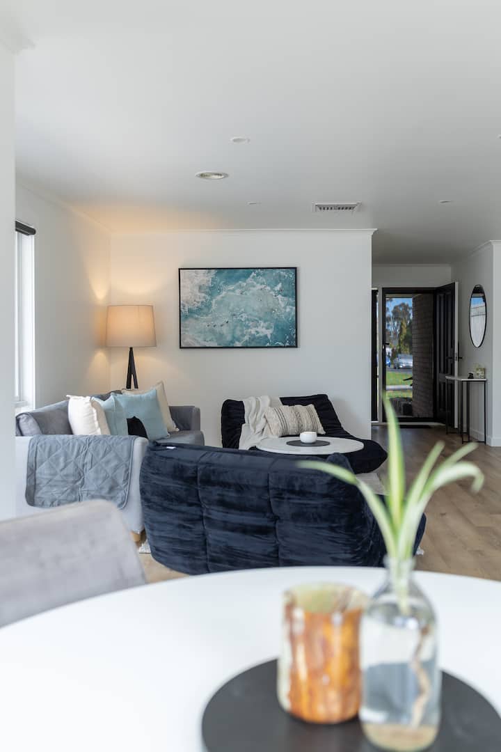 The Strathconnon | Luxe Home  Airport & Urbnsurf - Caroline Springs