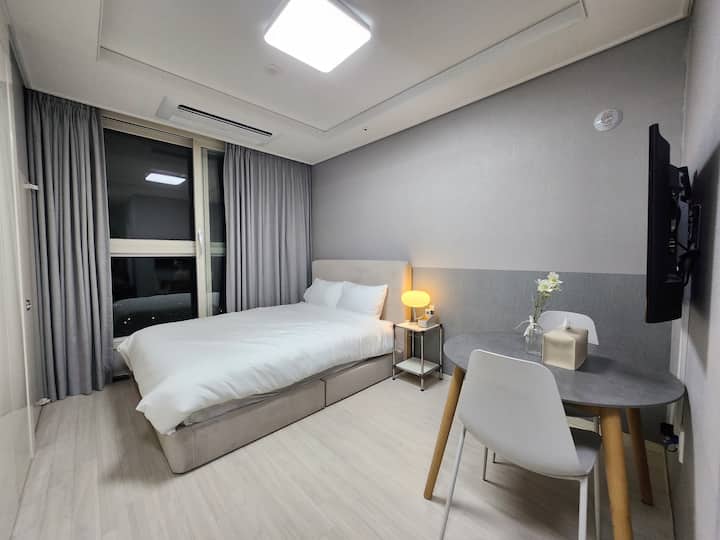 [인천공항 인근] 더블룸, 2인, 운서역 도보5분,  무료주차,  인스파이어 - Südkorea