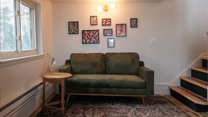 Evgn | Retro Design | Cute Slanted Tiny Home - Evergreen, CO