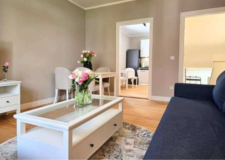 S13, Wunderschön Sanierte 3,5 Zimmer Altbau - Bad Homburg