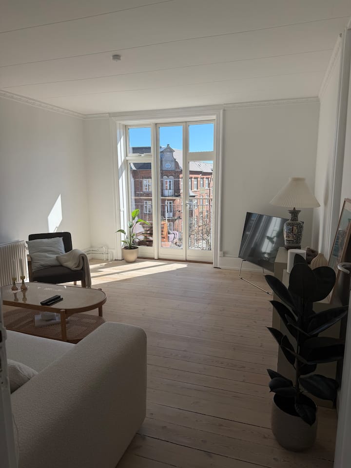 Bo øVerst På Vesterbro Med To Altaner - Copenhague