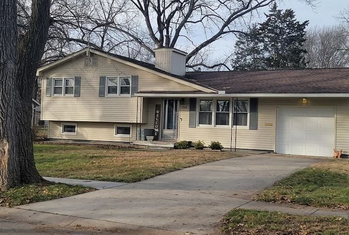 Family Home Available For World Cup Travelers - Shawnee, KS