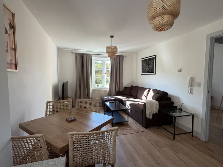 Cosy High Street Flat Near Cotswolds - Witney