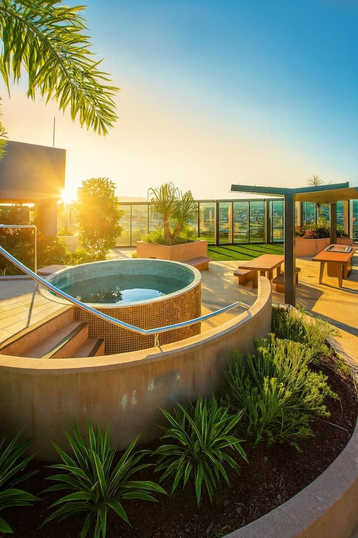 South Brisbane Studio | Pool, Spa & Views - Brisbane