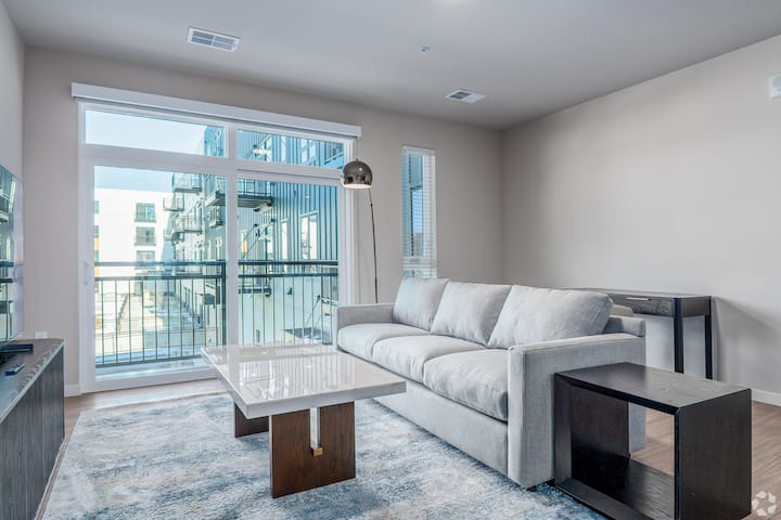Offering Furnished Studio, 1 Bedroom & 2 Bedrooms! - Madison, WI