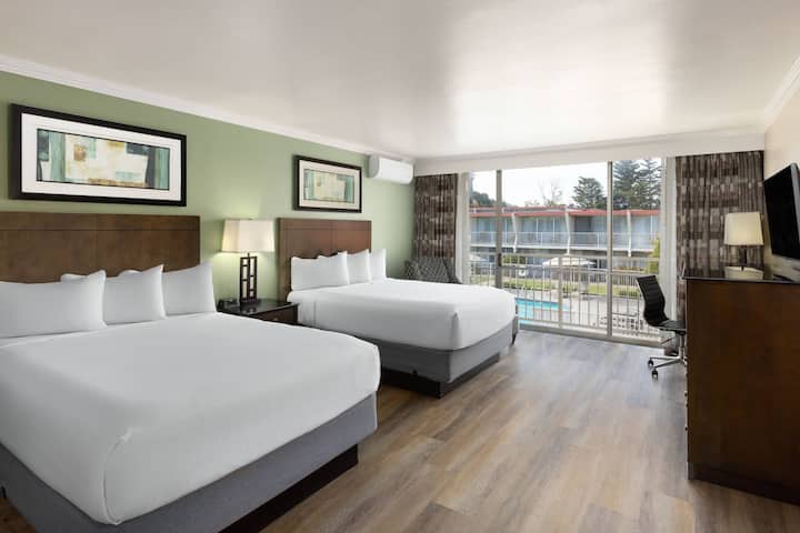 Superior 3 Queen Suite | Travelodge Monterey Bay - Big Sur, CA