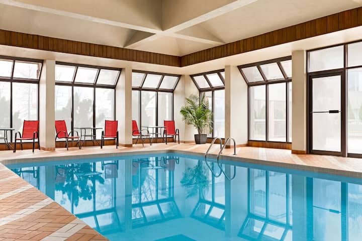 Ramada Niagara | Spacious Family 2 Queen Suite - Niagara Falls