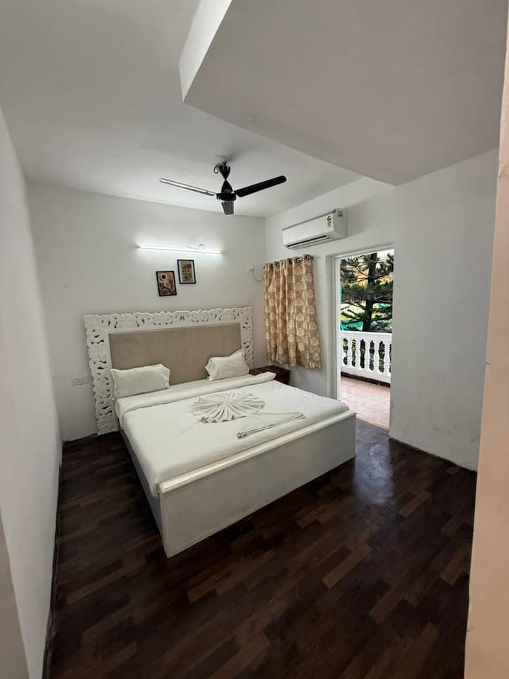 Roomzaway, Parking, Kitchen, Wifi, Pool, Near Beac - Goa