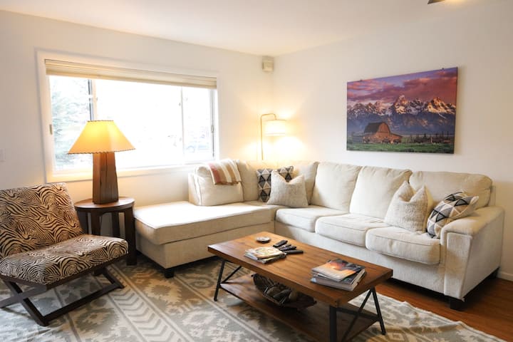 New! Jackson Luxe: Teton Views & Downtown Vibes - Jackson, WY