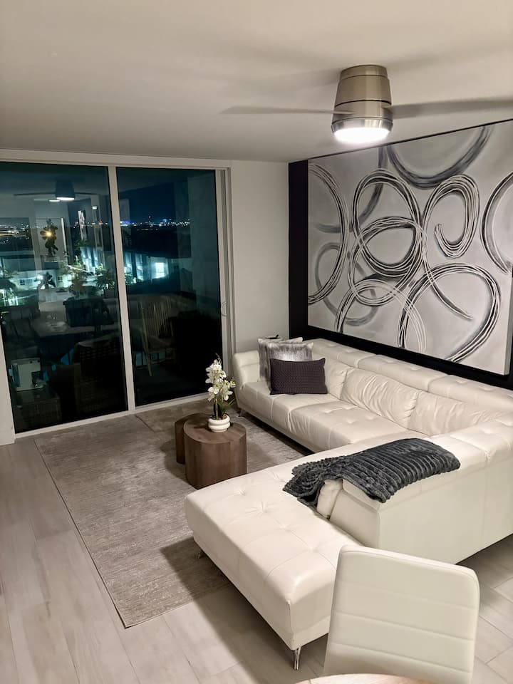 Beachside Getaway - Less Than One Mile From Beach - Dania Beach, FL