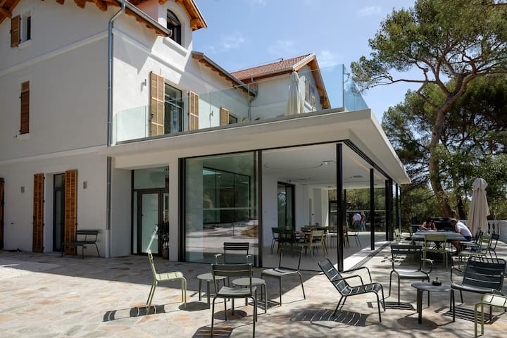 Chambre D'hôtes
 Villa En Bord De Mer -Giens - Porquerolles