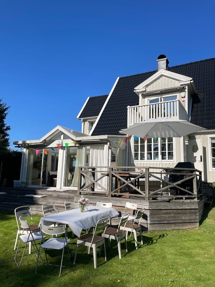 Hus Med Søudsigt Og 50 Meter Til Stranden - Lerum