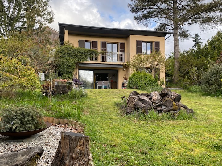 Maison Dans Un Cadre Verdoyant à Lyon Même. - Lyon