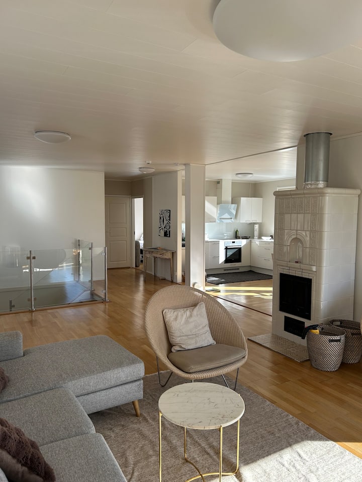 Remontoitu, Viihtyisä Ja Tilava Omakotitalo - Helsinki