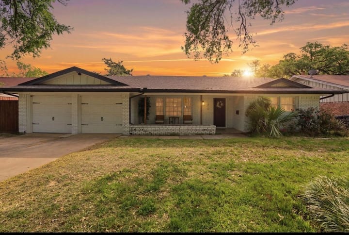 8 Miles To World Cup Stadium In Arlington - 阿靈頓