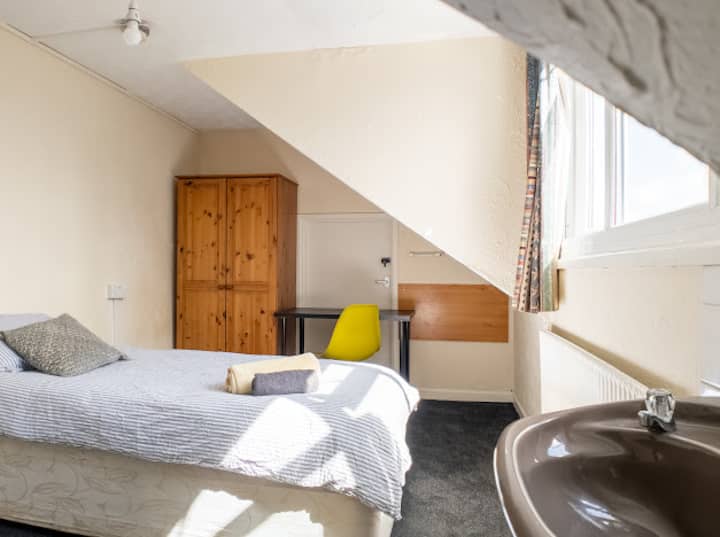 Cosy Room With Shared Bathroom Room 20 - Southampton, UK