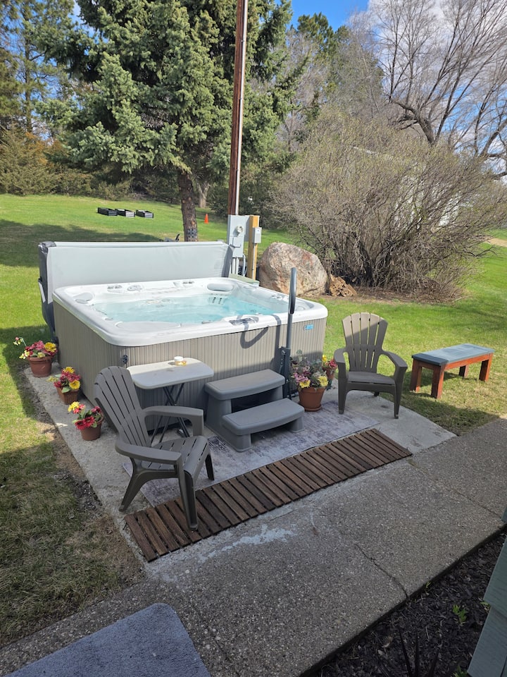 Kid Friendly Country Spa Retreat In Town - Bismarck, ND