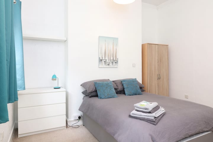 En-suite Double Room In The City Centre Room 12 - Southampton, UK