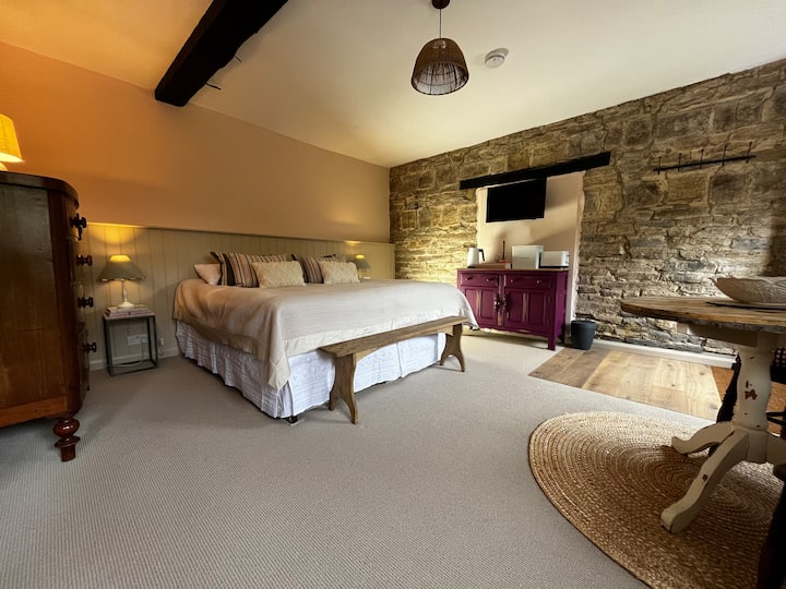 The Rooms At Lower Farm. The Granary Room 1. - Taunton