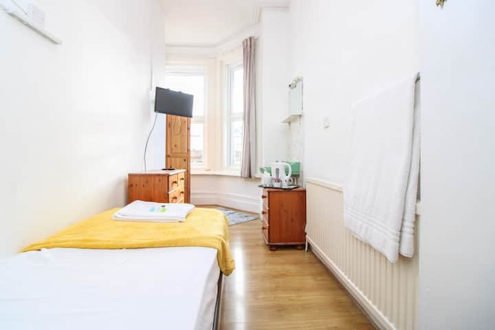 Pebbles Guest House Room 17 - Southampton