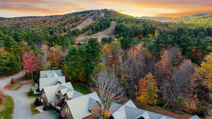 Cranmore Heights | Luxe, Hot Tub, Walk Downtown - North Conway, NH
