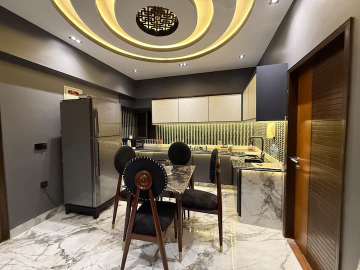 Modern 2br Apartment With Balcony & Lift - Karachi