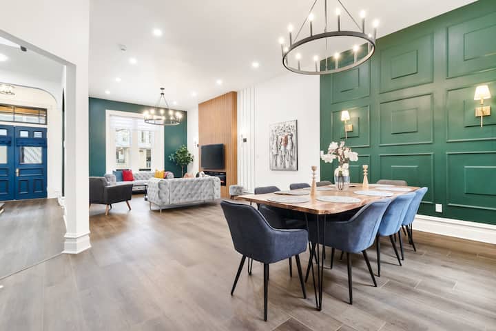 Spacious 8-bedroom House | Sleeps Large Groups - Montreal