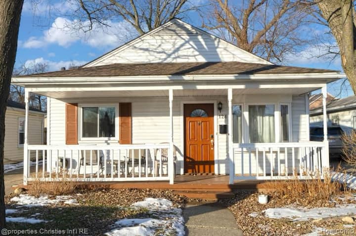 Bright & Cozy Royal Oak Home | Great Location - Royal Oak, MI