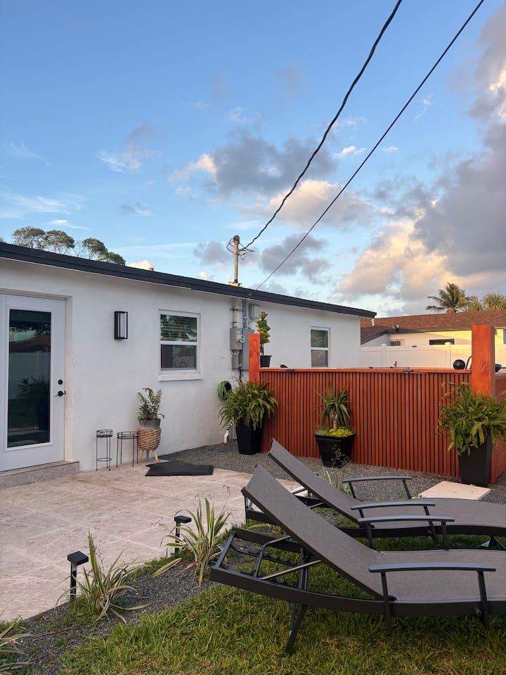 4br Pool Villa Private Backyard  10 Min To Beach - Pompano Beach, FL