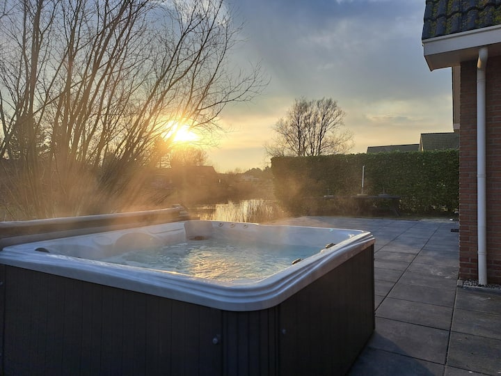 Beach Villa Xl With Outdoor Spa – 12 Persons - Makkum