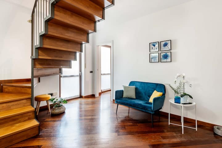Stayeasy Sesia5 • 4 Bedrooms Penthouse, 2 Baths - Milano