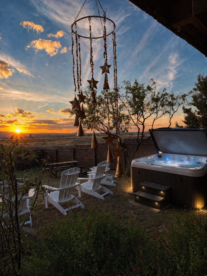 Vino & Vibes | 3br | Hot Tub + Views + Game Room - Patagonia, AZ