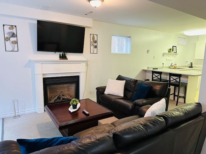 Spacious 2 Bedroom Basement Apartment/free Parking - Barrie