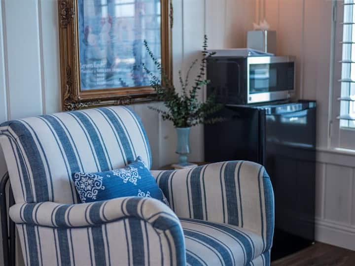 Bandon Marina Inn Bayfront Queen 2 - Bandon, OR