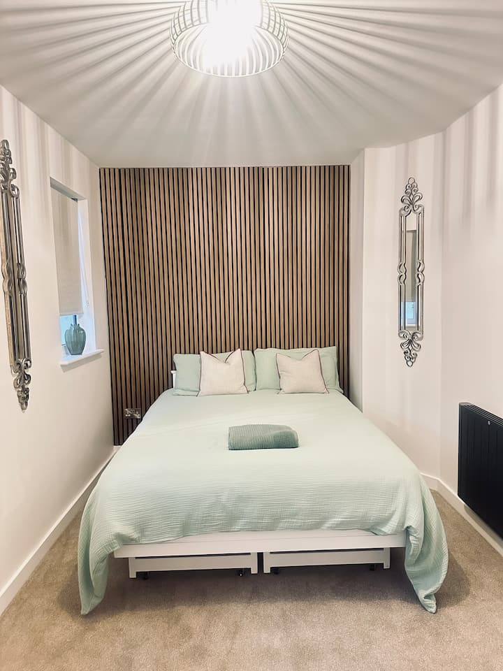 Seafront Location With Beach Hut - Steps Away. - Bexhill