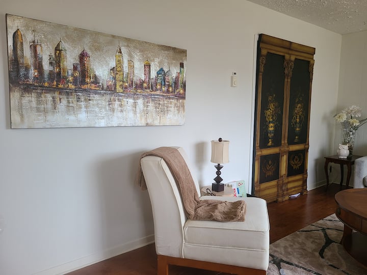 Serene And Comfortable Suburban Hideaway - Bedford, QC