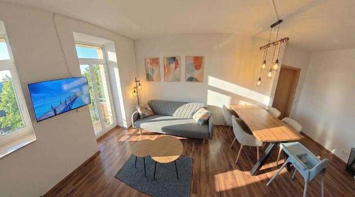 Familienfreundlich - Zentral - Privater Parkplatz - Limbach-Oberfrohna