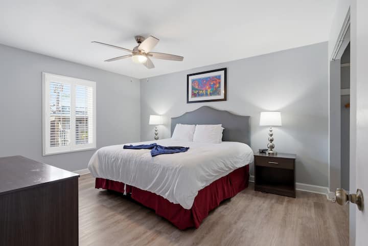 Frenchmen 11br Escape W/ Pool & Hot Tub Access - New Orleans, LA