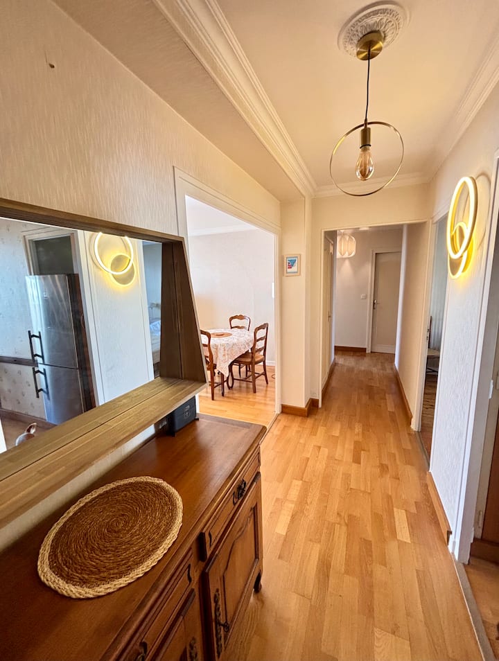 Grand Appartement Rue Calme Centre-ville Pied 70m2 - Chambéry