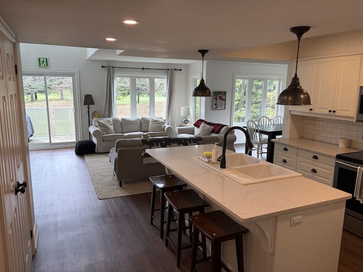 Sierra Peaks – Walk To Blue Mtn Village, Sleeps 8 - Collingwood
