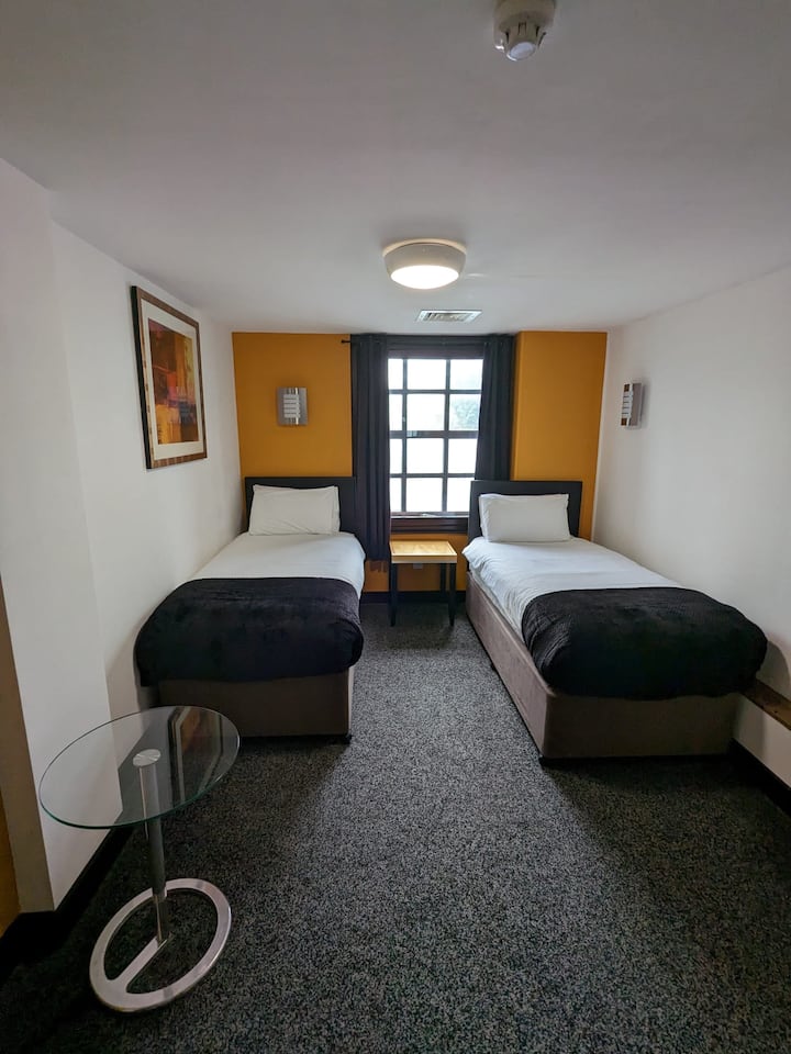 Cornmill Hotel En-suite Twin Room - Hull