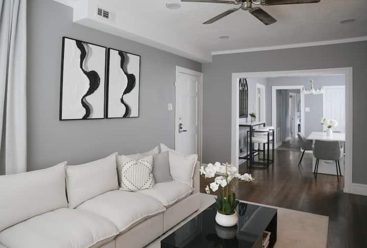 2br W/ Workspace - Coffee Bar - Near Transit - Chicago, IL