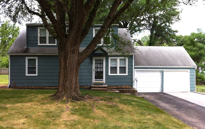 Sleeps 8 - Big Backyard And Bbq Grill! - Kansas City, KS