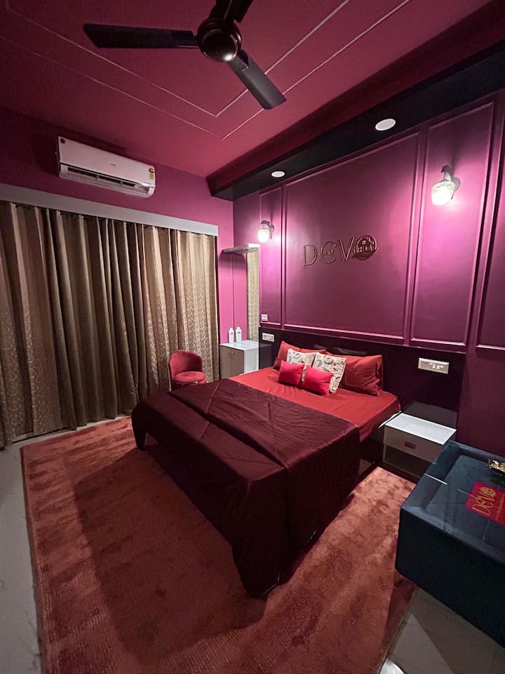 Stay At Devo: Your Cozy Indian Abode. Open 24/7 - Noida