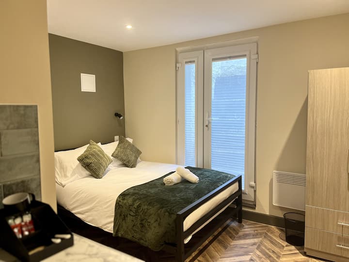 H01 Contractor Ensuite Room, Relocator, Long Stays - Maidstone